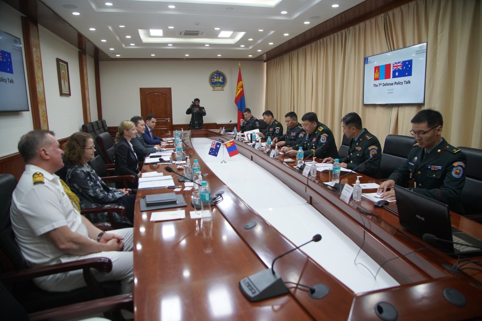 БАТЛАН ХАМГААЛАХ ЯАМД ХООРОНДЫН ЗӨВЛӨЛДӨХ УУЛЗАЛТ БОЛЖ БАЙНА - Монгол ...